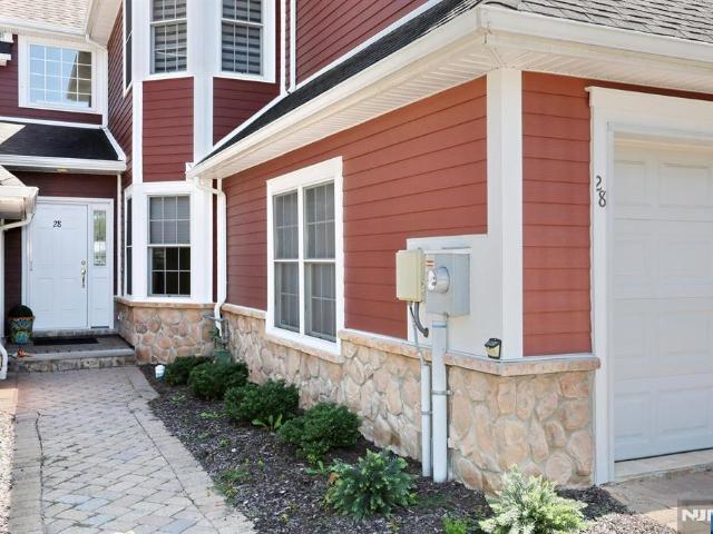 28 Turnberry Lane
