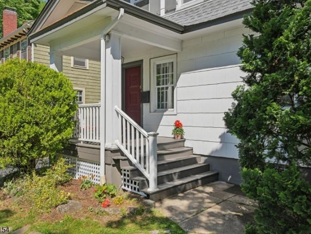 28 University Ct