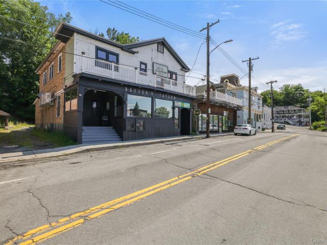28 Upper Main Street