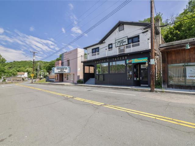 28 Upper Main Street