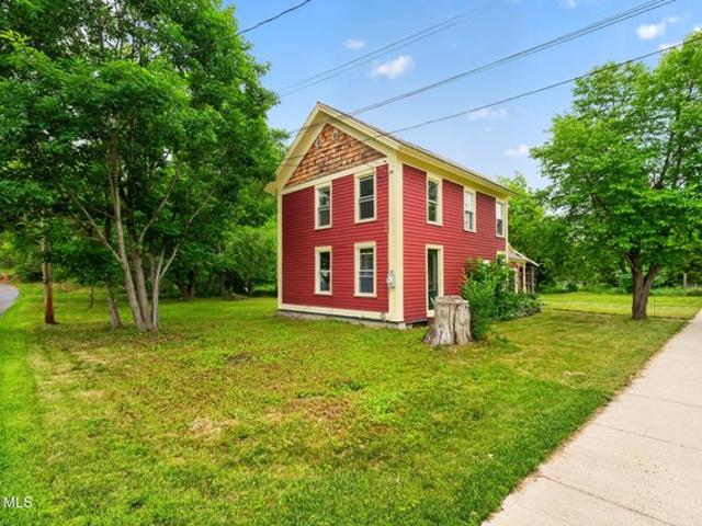 28 Vale St, Salem, NY 12865