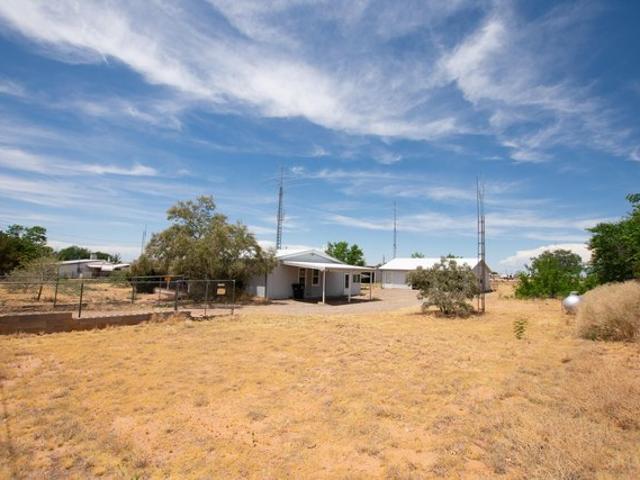 28 Valencia Dr, Los Lunas, NM 87031