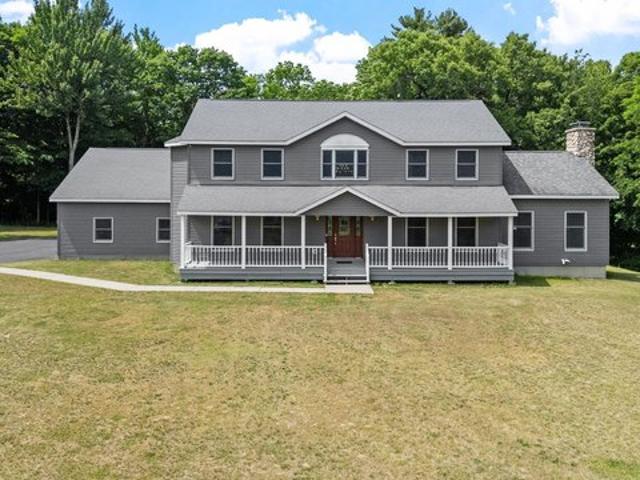 28 Victorian Dr, Poestenkill, NY 12140
