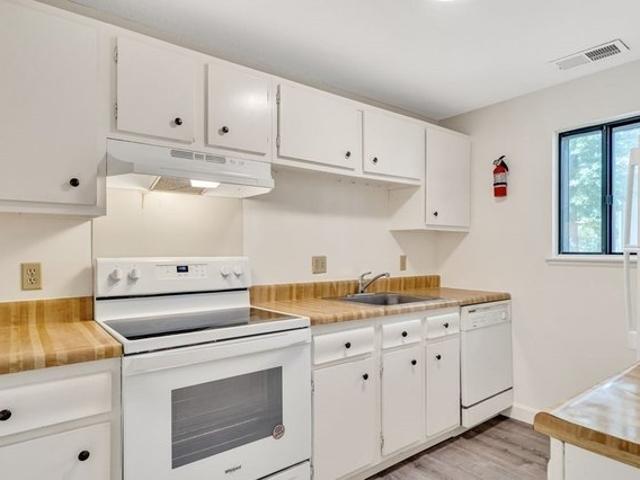 28 Village Hill Ln Unit 28VHL, Natick, MA 01760