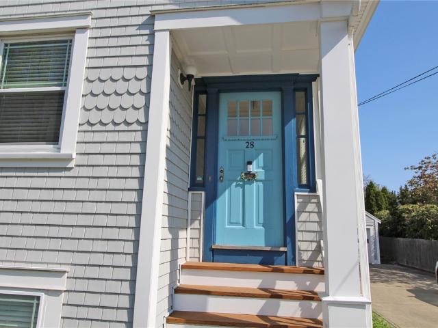 28 W Narragansett Avenue