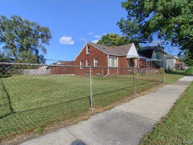 28 W Auburn Street