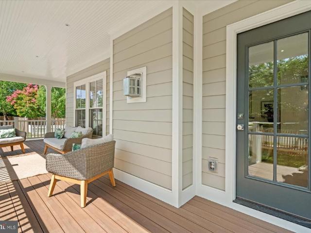 28 W Chapman Street