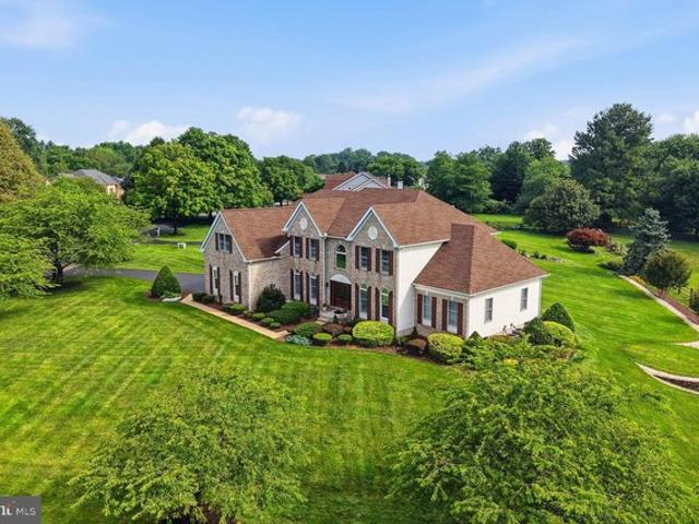 28 W Periwinkle Ln, Newark, DE 19711