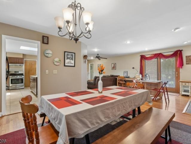 28 Warwick Cir