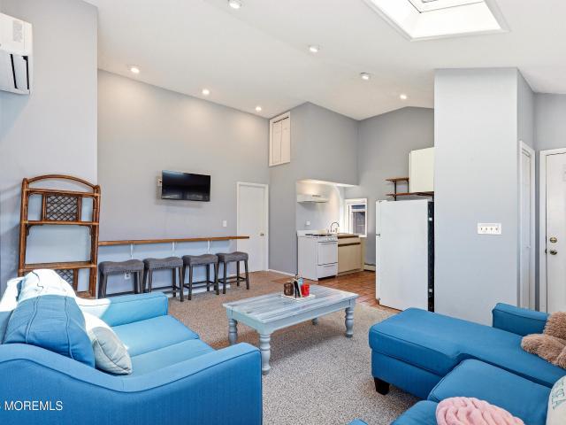 28 Waterview Way Unit Upstairs