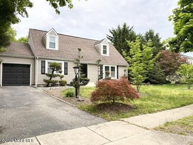 28 Westwood Dr, Bayville, NJ 08721