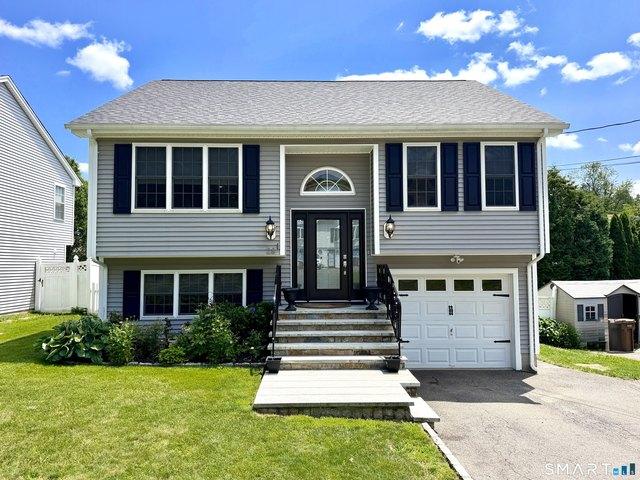 28 Weybosset St, Shelton, CT 06484
