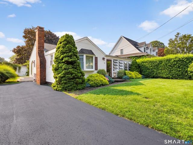 28 Whitecap Rd, East Lyme, CT 06357