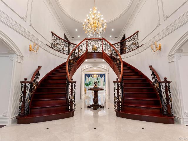 28 Whitney Circle