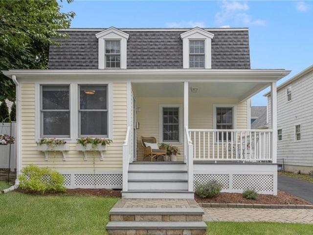 28 Wilbur Ave, Newport, RI 02840