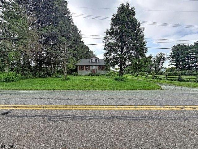 28 Wolfs Corner Rd, Andover, NJ 07860