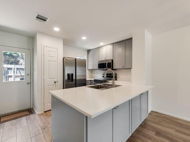 28 Abbey Road