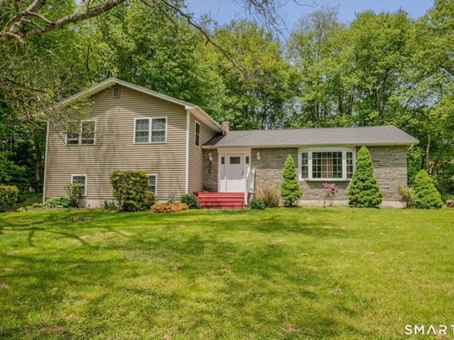 28 Adams Dr, Norwich, CT 06360