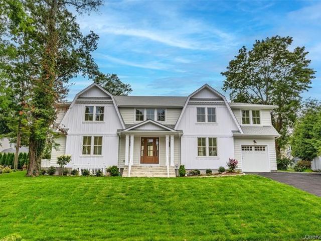 28 Alsace Pl, Northport, NY 11768
