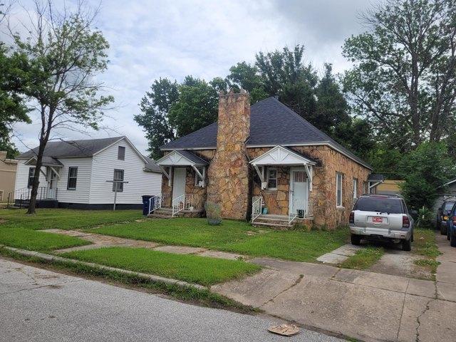 28 and 30 B St NE, Miami, OK 74354