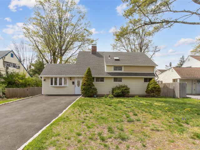 28 Apollo Ln, Hicksville, NY 11801 | MLS #988654 | Compass
