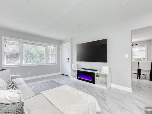 28 Avenue A # 1