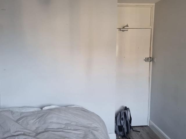 28 Babington Road NW4 4LD