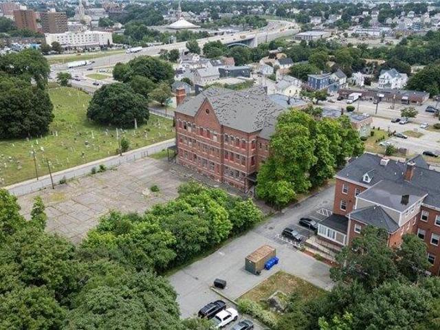 28 bedroom, Pawtucket RI 02860 105079896