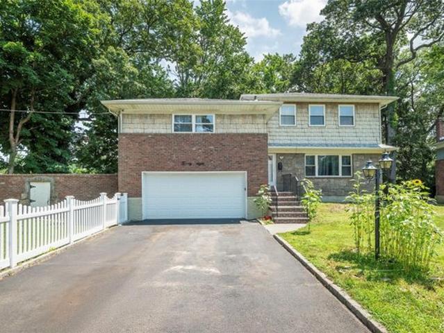 28 Brookdale Rd, Glen Cove, NY 11542