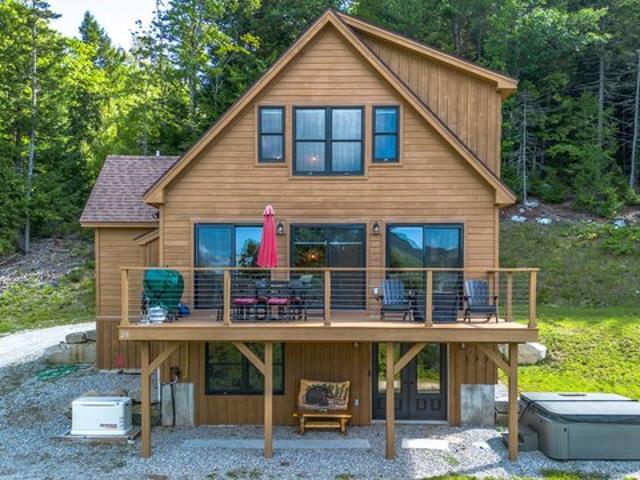 28 Branch Ln, Greenwood, ME 04255