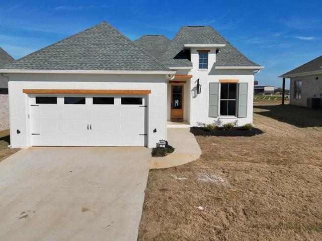 28 Breezeway Cv, Columbus, MS 39701