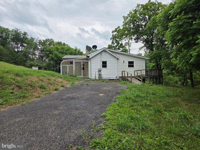 28 Brelsford Ln, Fort Ashby, WV 26719