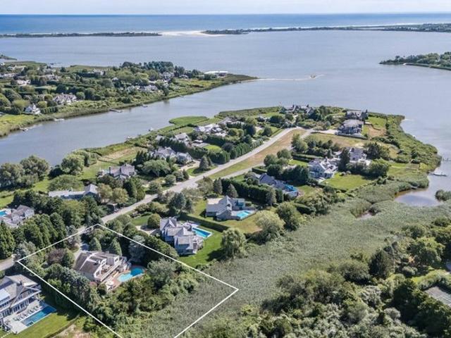 28 Brennans Moor, Water Mill, NY 11976