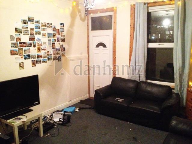 28 Brudenell View Hyde Park Leeds. 5 bed house to rent £2,212 pcm £510 pw