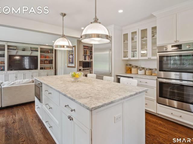 28 Bulkley Ave N, Westport, CT