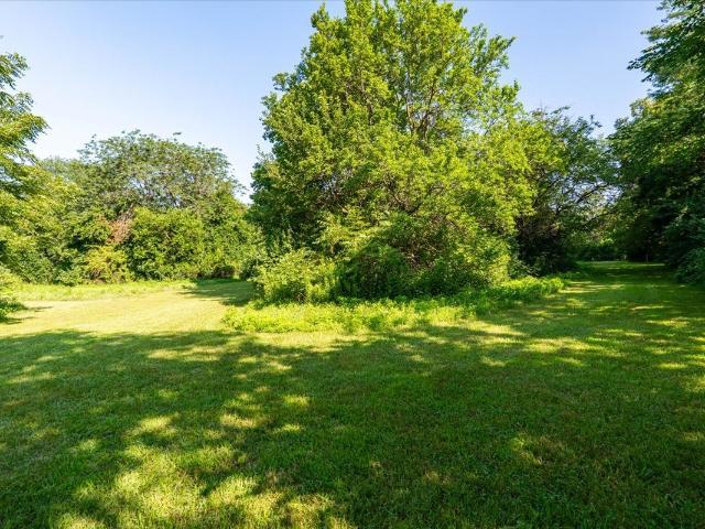 28 Burr Oaks Lane