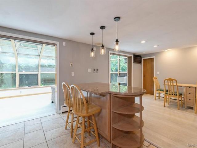 28 Campus Ln, Ronkonkoma, NY 11779