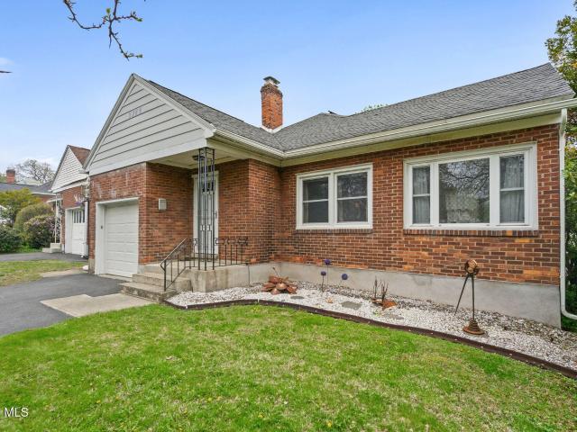 28 Center View Drive