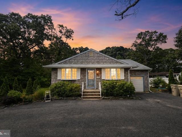 28 Cedar St, Bayville, NJ 08721