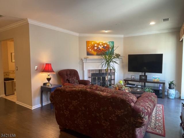 28 Commonwealth Dr