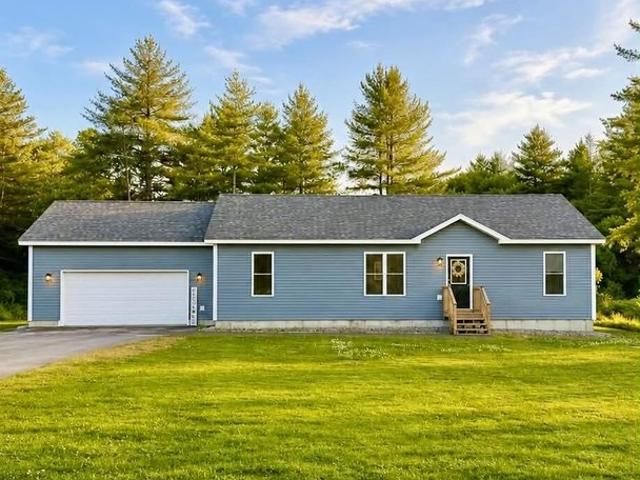 28 Coe St, Auburn, ME 04210