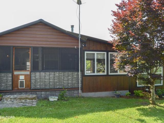 28 Cottage St, Crossville, TN 38571