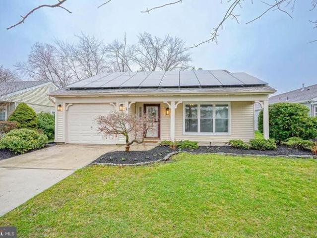 28 Cotherstone Dr, Southampton, NJ 08088
