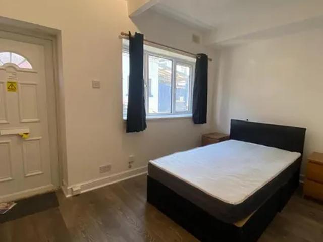 28 Clarence Mews, Lower Clapton, London, E5 8HL, United Kingdom | Studio apartment for rent #110133697 | Rentberry