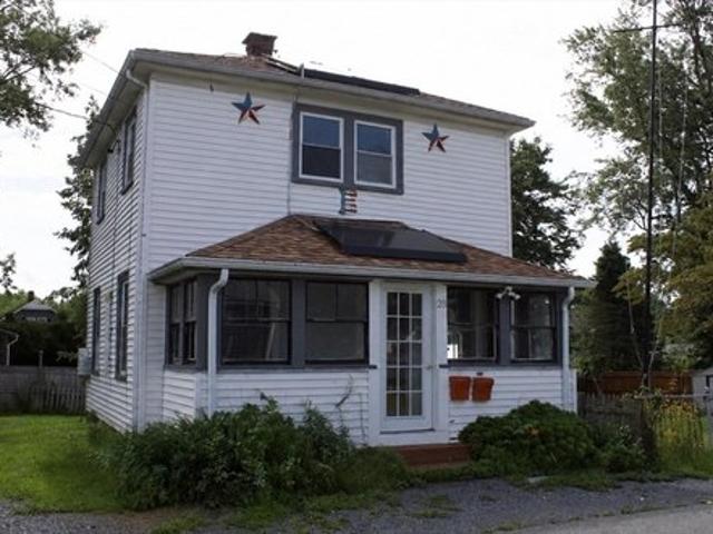 28 Crane St, Swansea, MA 02777