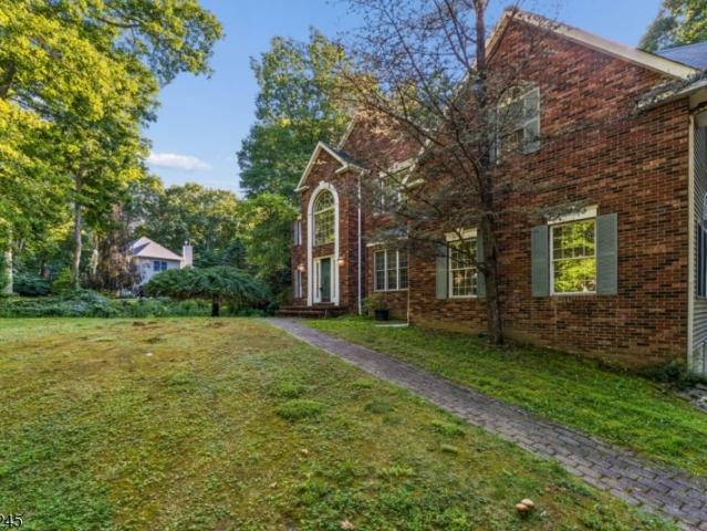 28 Crystal Rock Rd
