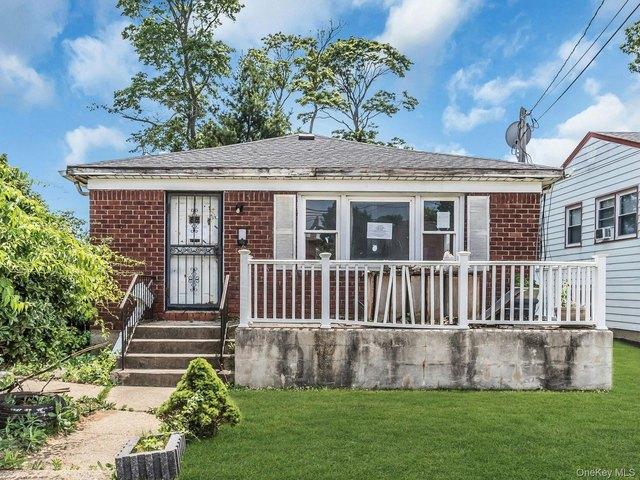 28 Cumberland Ave, Roosevelt, NY 11575