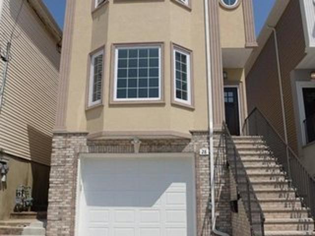 28 Davis St, Harrison, NJ 07029