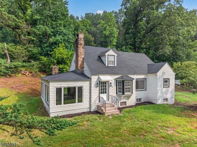 28 Dogwood Ln, Washington Township, NJ 07882