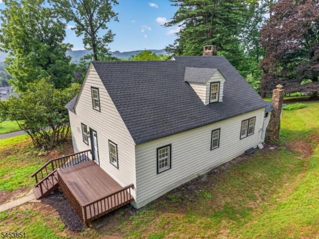 28 Dogwood Ln